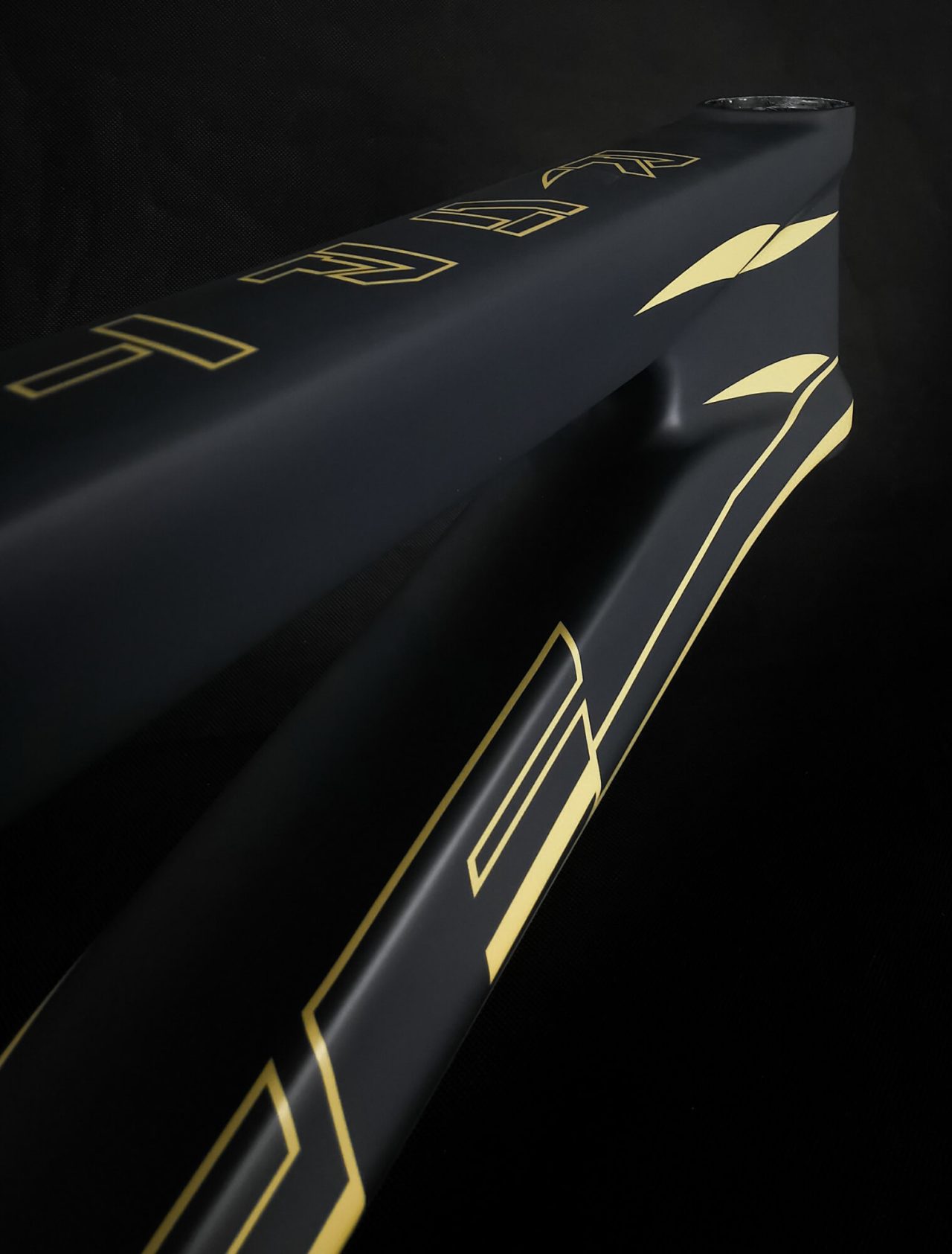 ICE Unleash the Raptor Carbon Frame - Fifteen