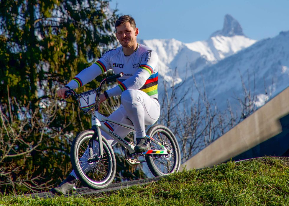 Simon Marquart's W1 Wiawis Bike Check - Fifteen